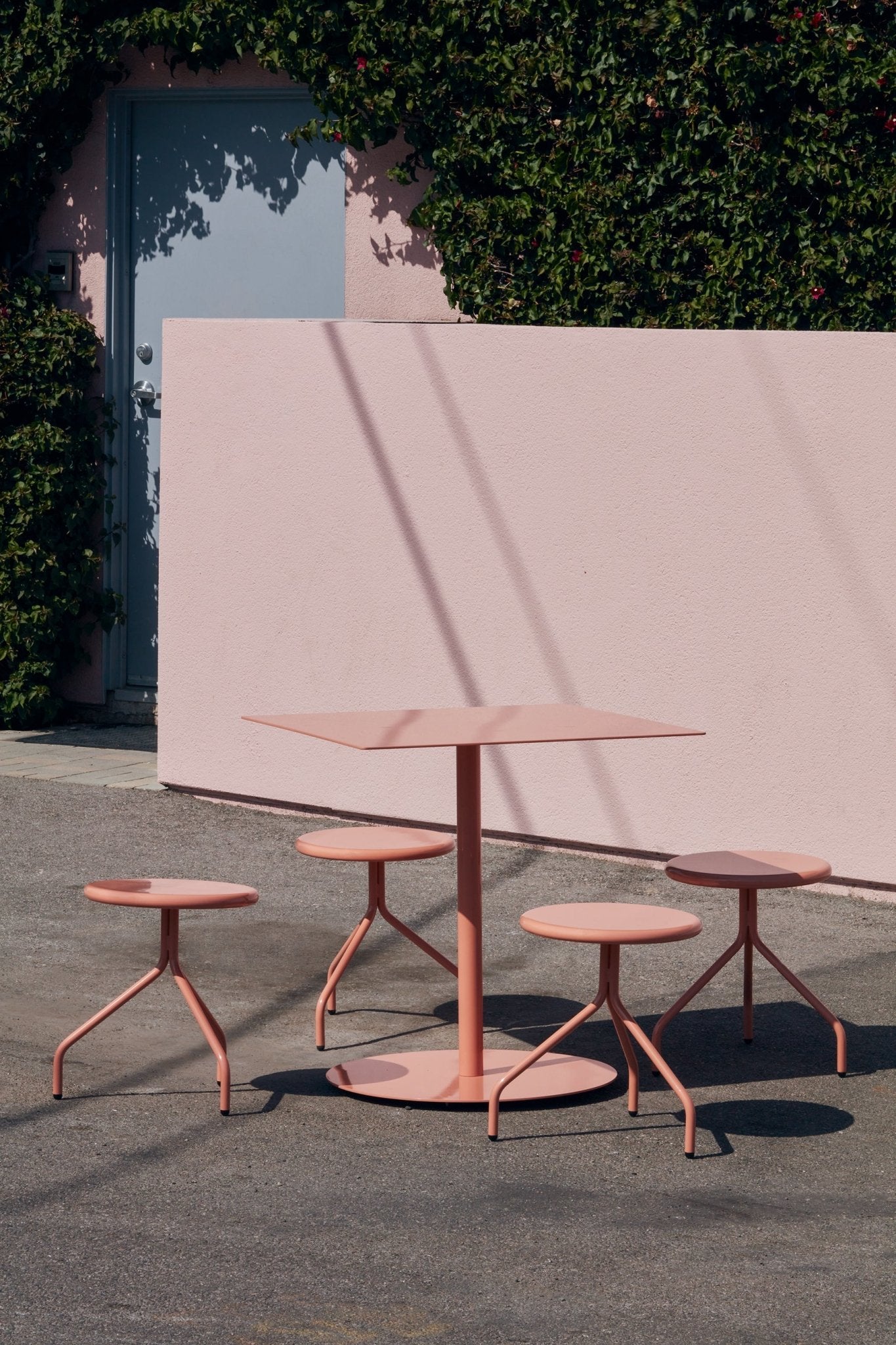 Bent Cafe Stool & Cafe Table – RAD Furniture