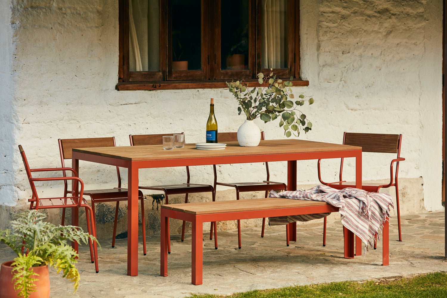 Outdoor Dining Hotel Style – RAD Furniture