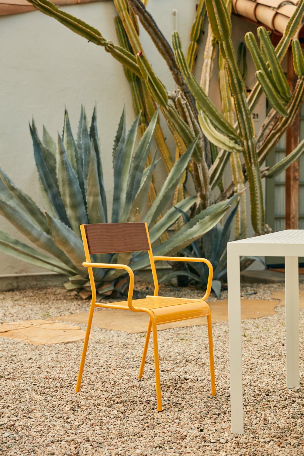 Signature Arm Chair – RAD Furniture