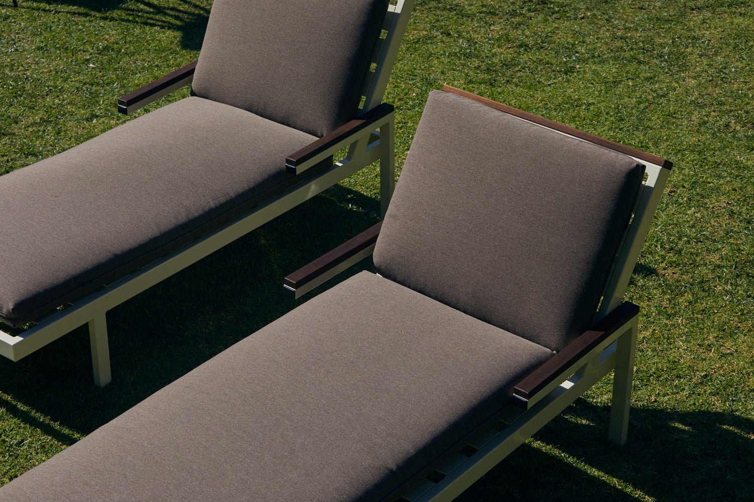 Square Chaise Lounge – RAD Furniture